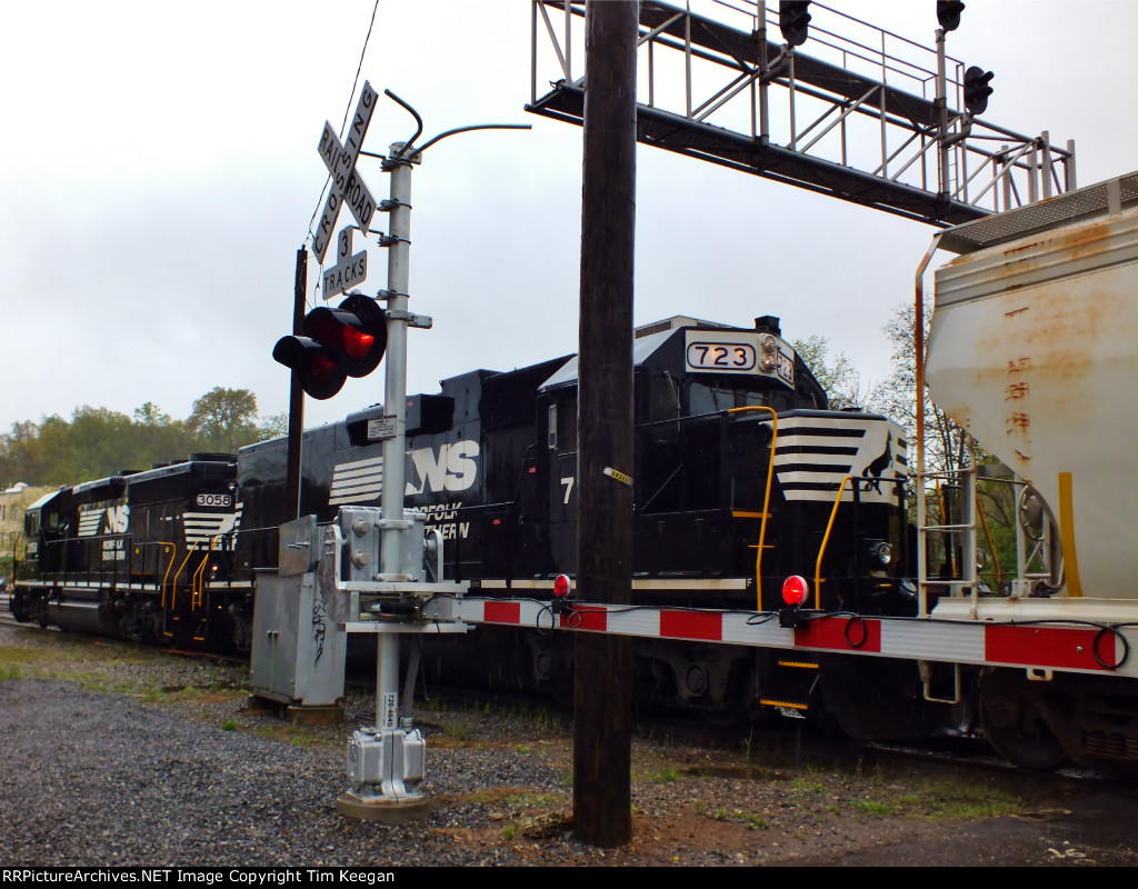 Kicking cars in Asheville Yard